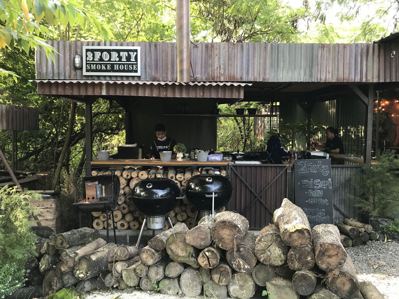Barn Event Hire, Kafe dengan Konsep Taman Terbuka di Surabaya - TelusuRI