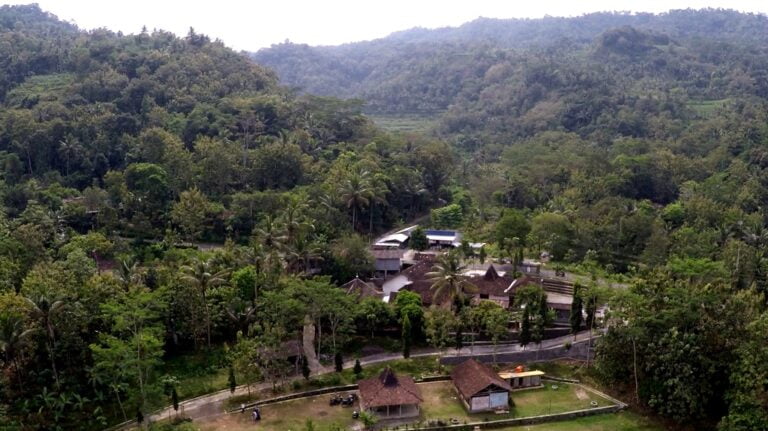Menyusuri Alam dan Budaya Desa Wisata Tinalah - TelusuRI