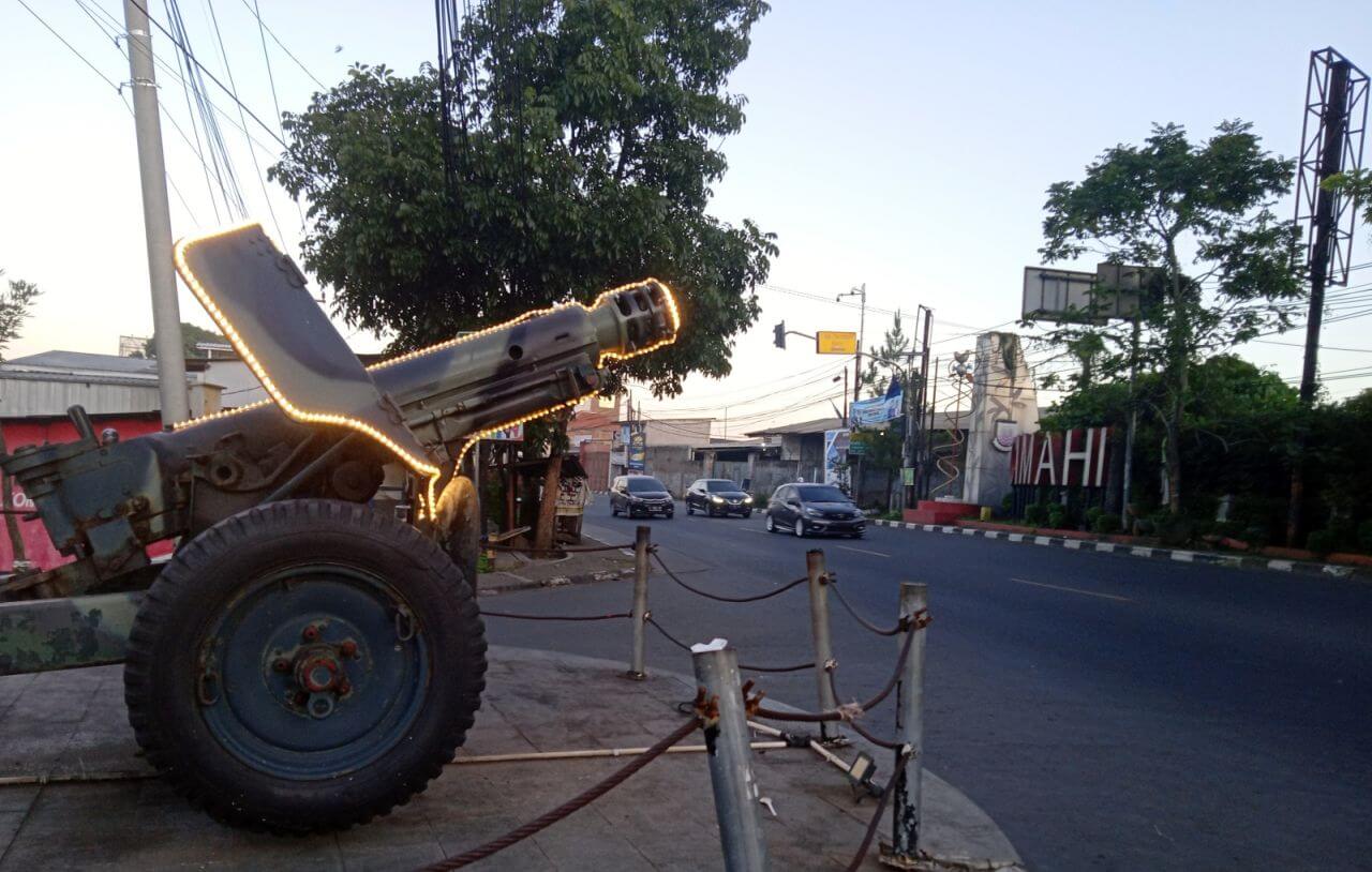 Moncong Meriam di Taman Perjuangan dan ‘Dar’ ‘Der’ ‘Dor’ di Gunung ...