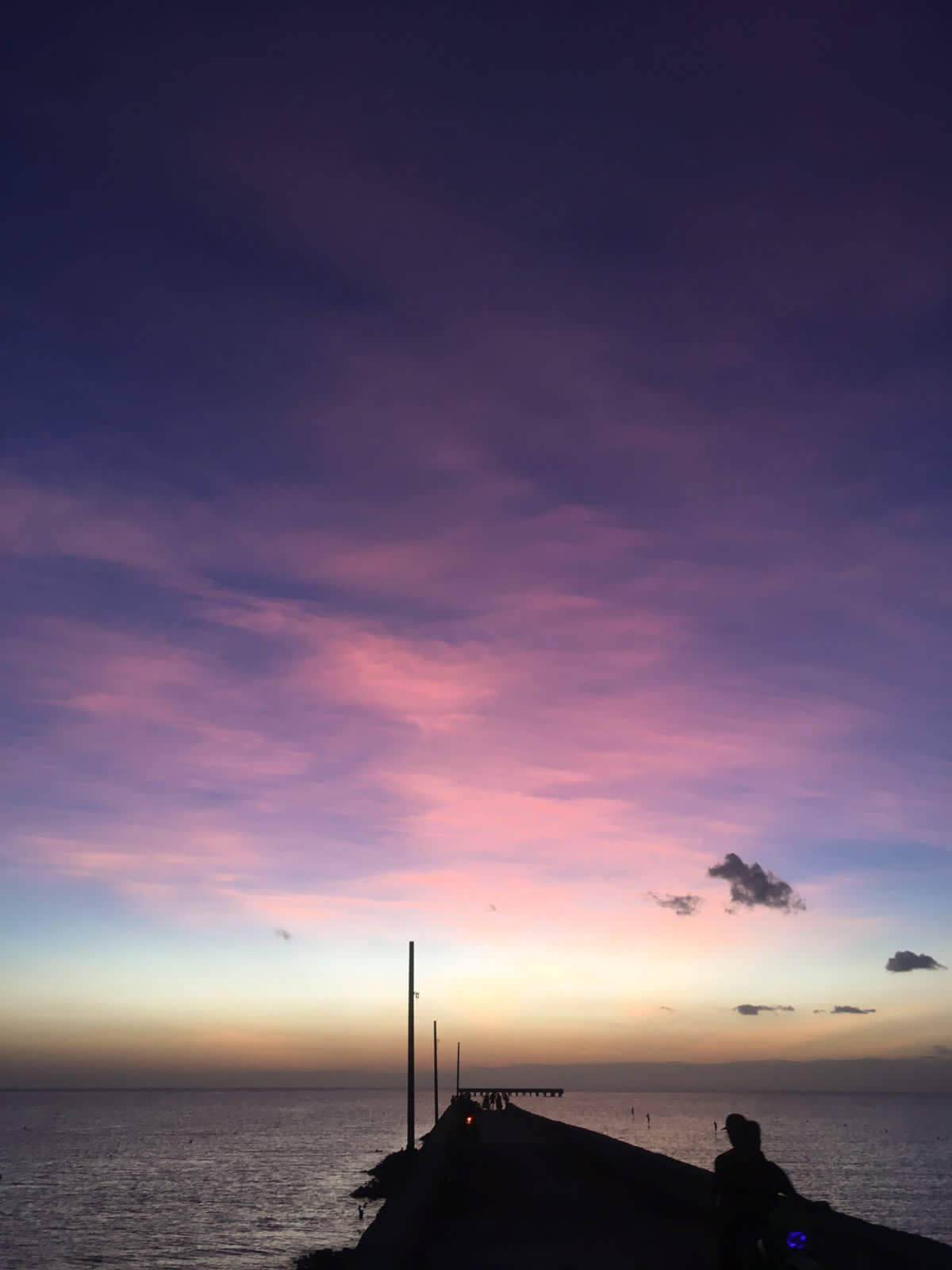 Sendu Senja di Perbatasan Kota - TelusuRI