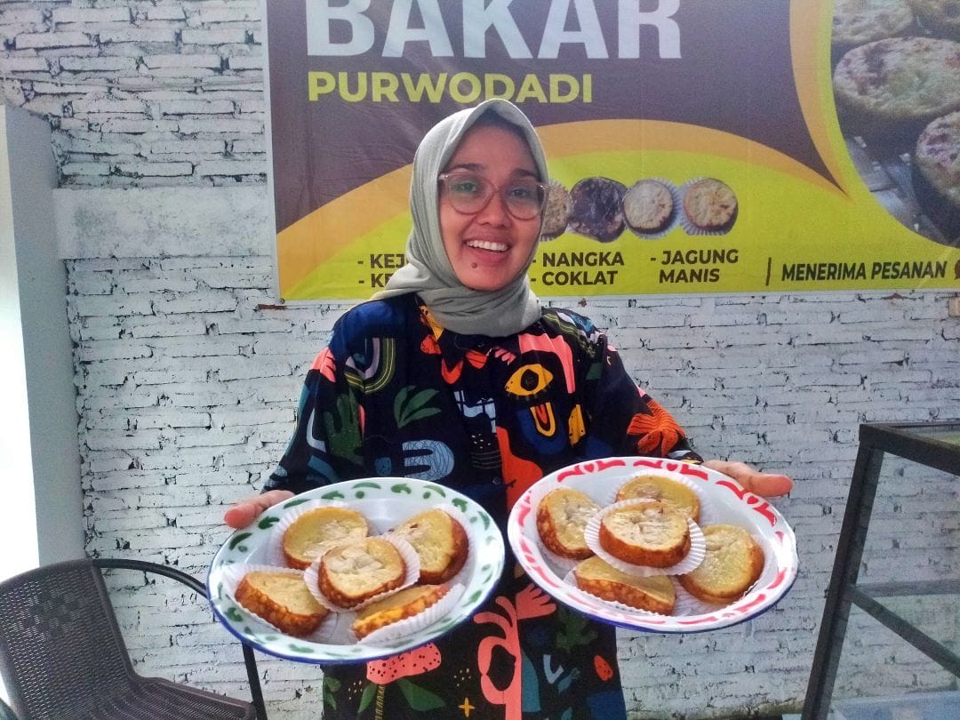 Mencicipi Kue Lumpur Bakar Purwodadi di Dapoer Erni - TelusuRI