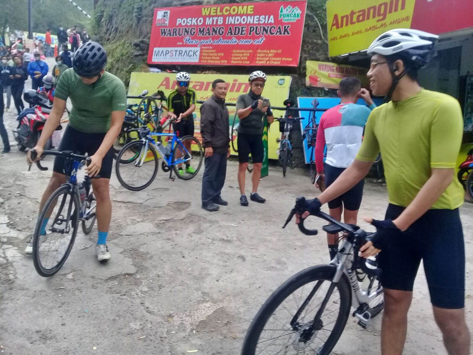 Bersepeda Melibas Tanjakan Ciloto ke Warung Mang Ade – TelusuRI