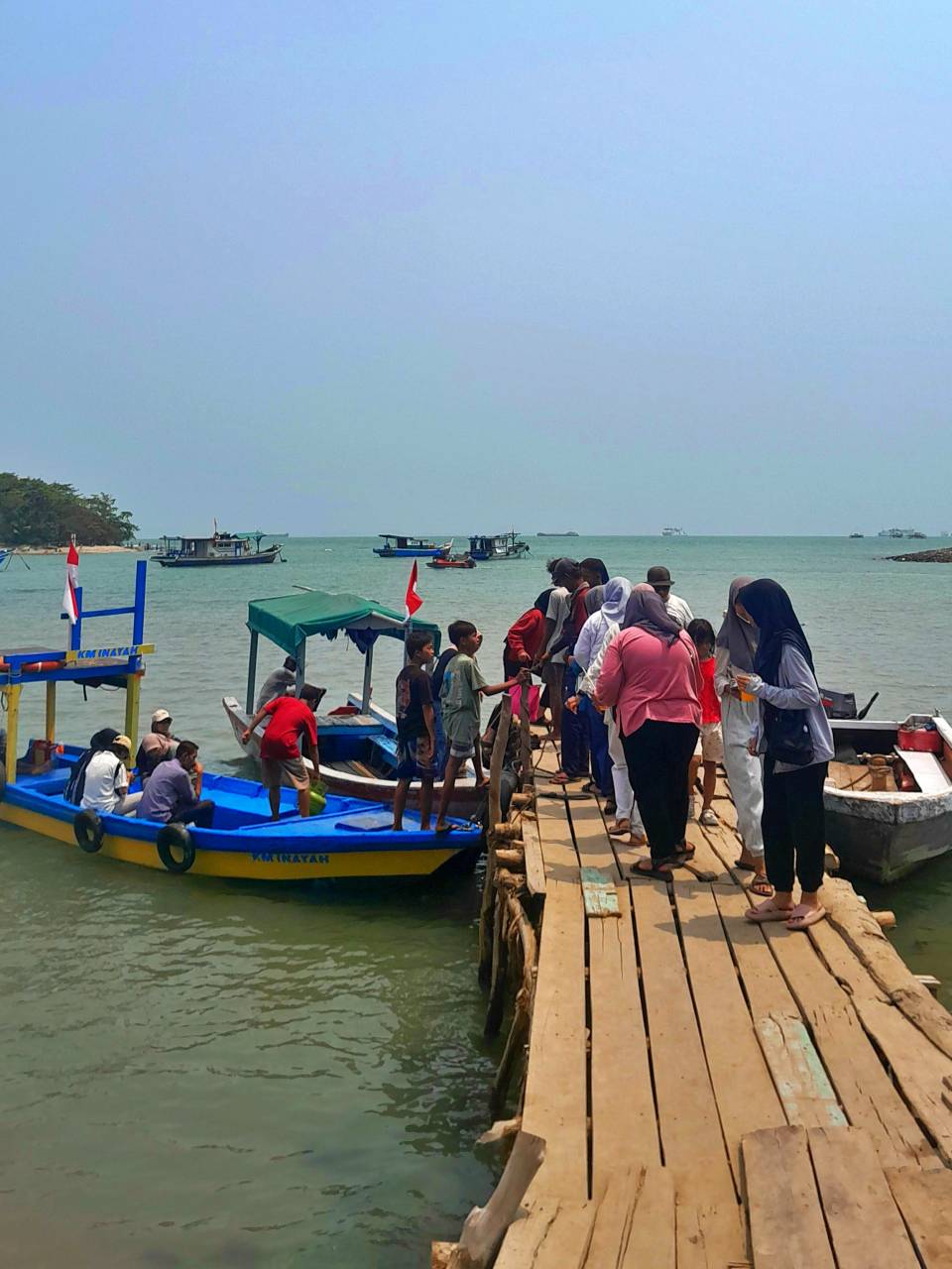 Perjalanan Singkat di Pulau Merak Kecil - TelusuRI