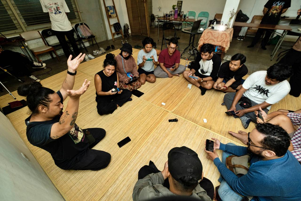 The Art of Listening: Unveiling Surabaya’s Pasar Keputran through the ...