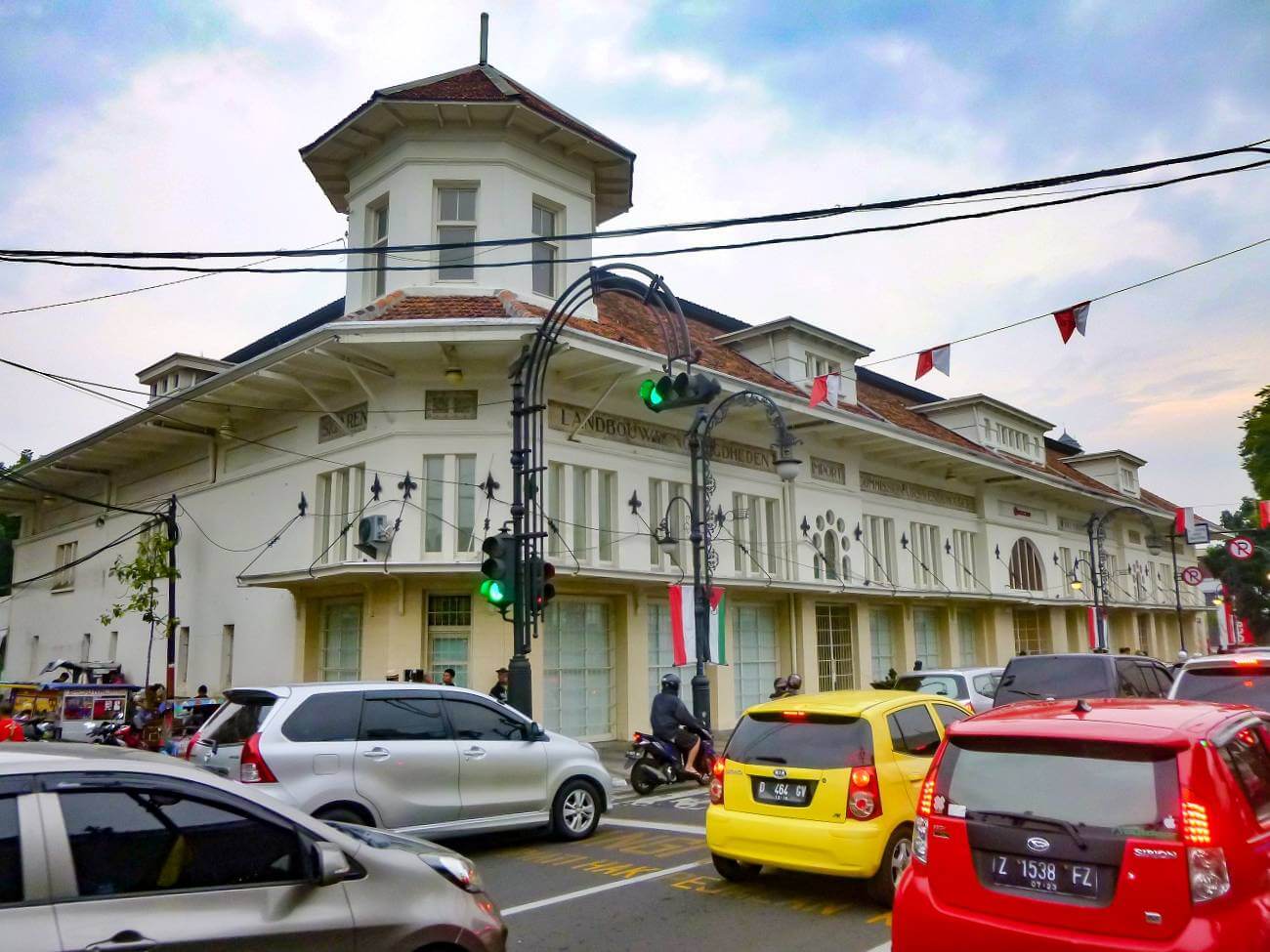 Menyusuri Jejak Kolonial di Kawasan Braga dan Asia Afrika Kota Bandung - TelusuRI