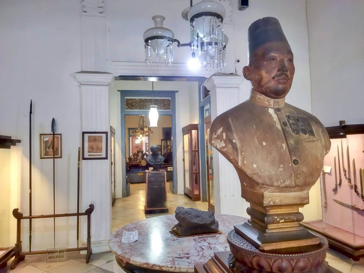 Menyelisik Jejak Johannes Albertus Wilkens di Museum Radya Pustaka ...