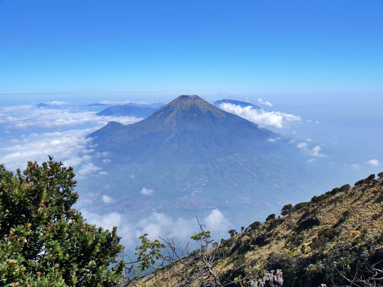 Inilah “Seven Summits” Jawa Tengah yang Harus Kamu Daki - TelusuRI