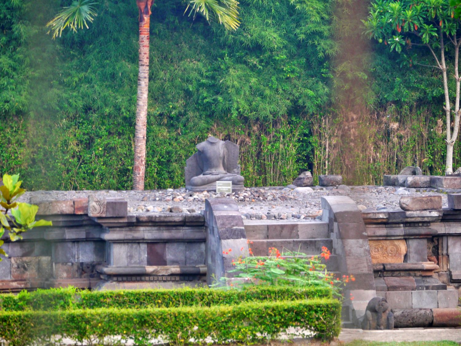 Telusur Candi-Candi Buddha di sekitar Borobudur - TelusuRI