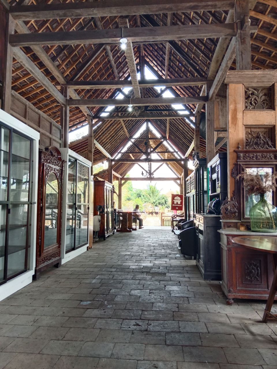 Resto Sambat Luwe, Nikmatnya Bersantap di Tepi Sawah - TelusuRI