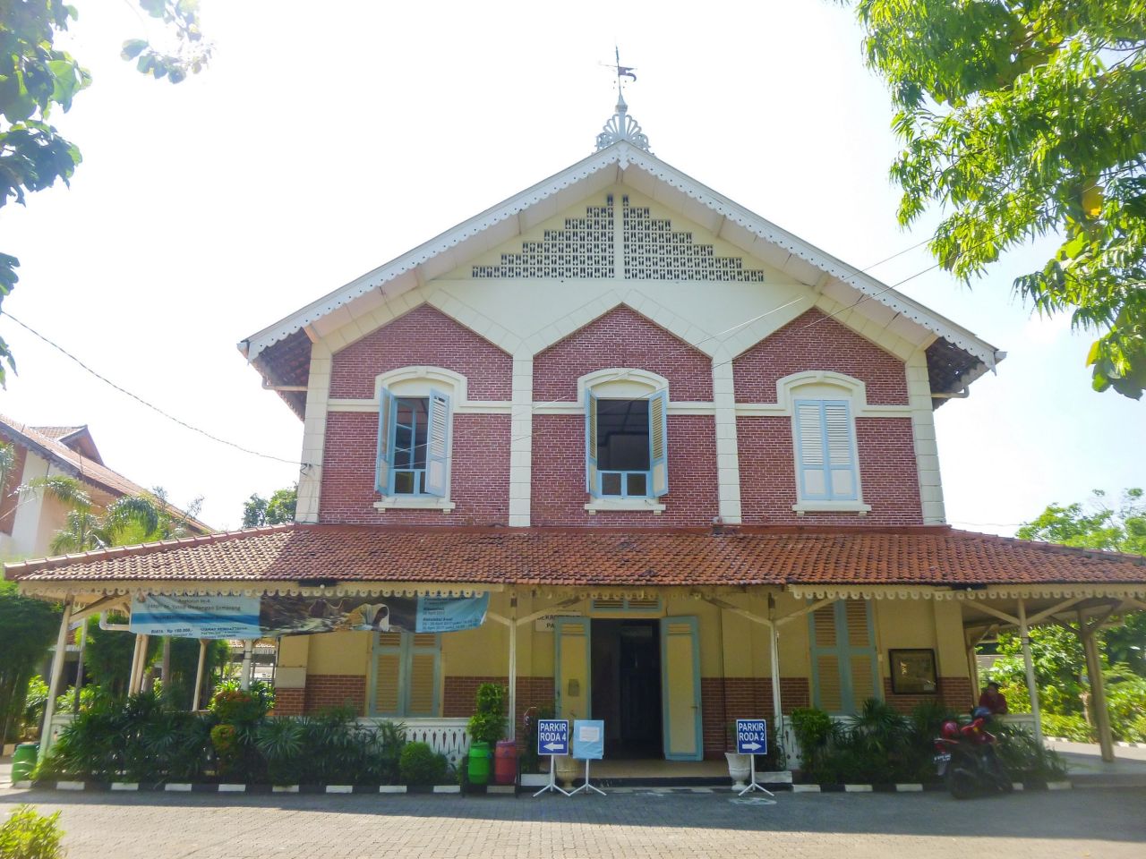 Menelusuri Gereja Katolik Santo Yusuf dan Susteran St. Fransiskus di ...