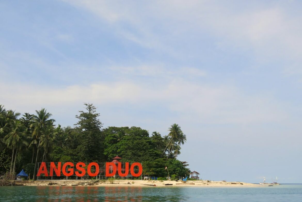 Perjalanan Sehari Keliling Pulau Angso Duo - TelusuRI