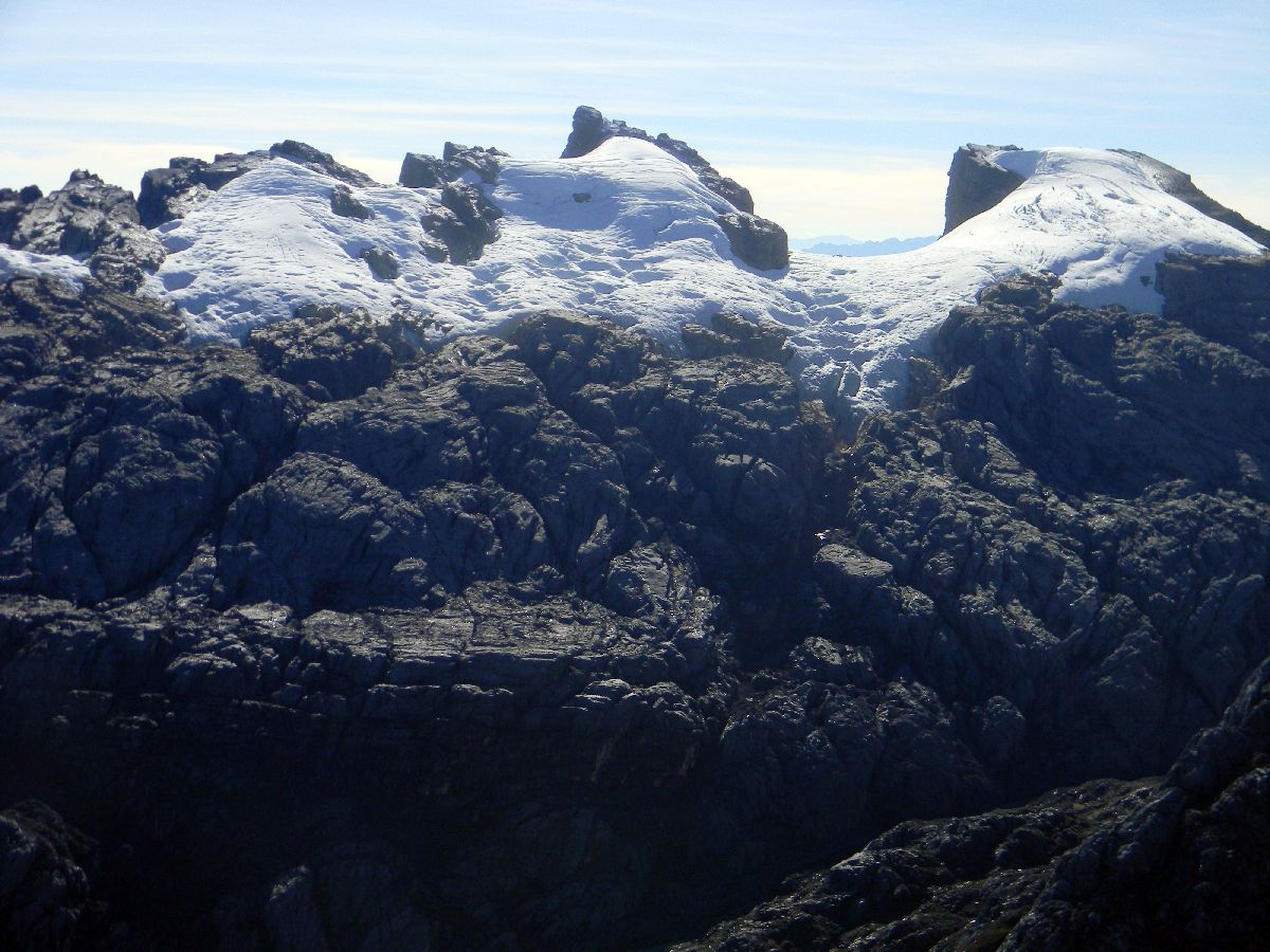 Carstensz Pyramid dan Puncak-puncak Tertinggi Papua di Pegunungan ...